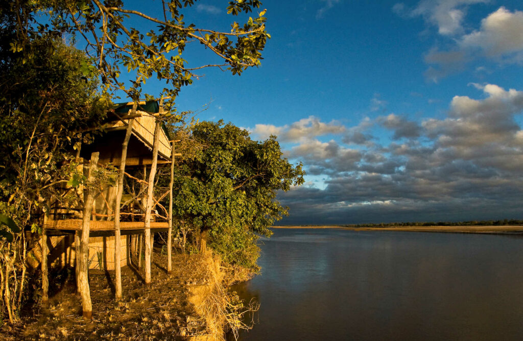 Island Bush Camp - Sambia Safaris